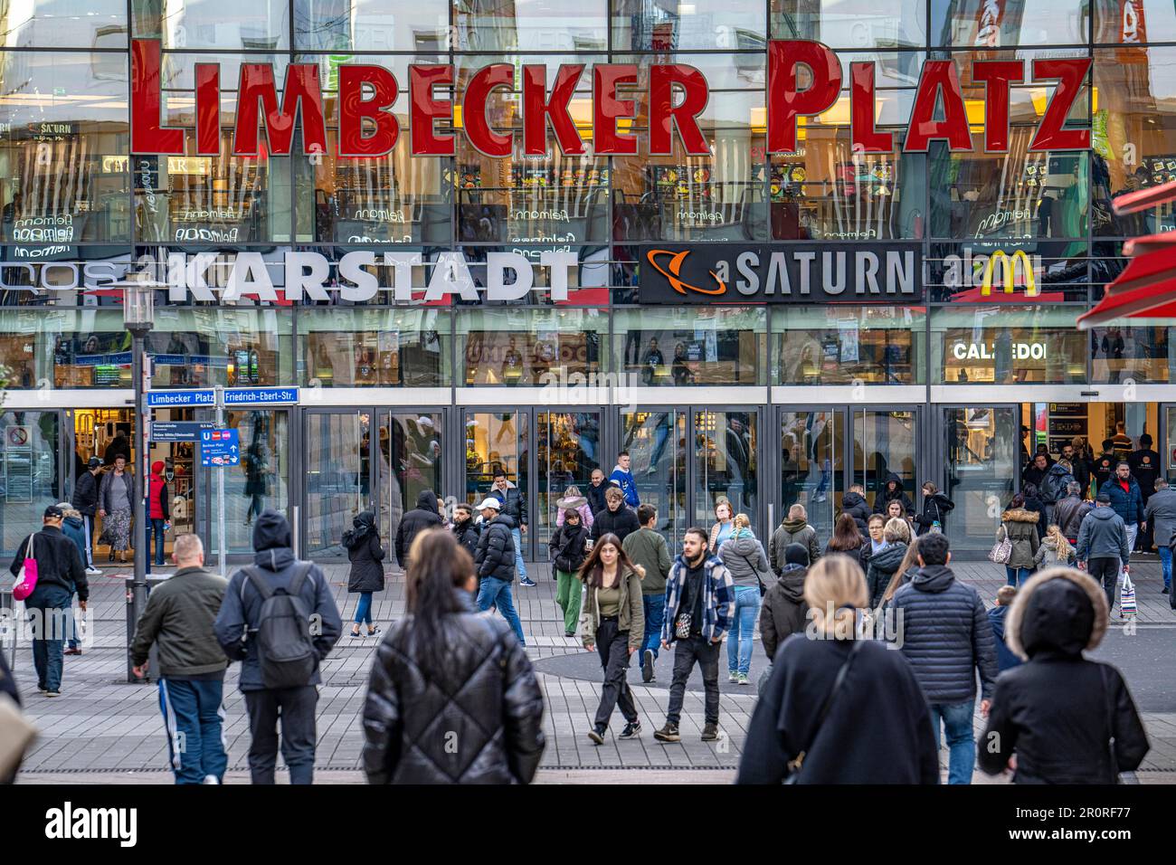 Galeria Kaufhof im Zentrum von Essen, im Einkaufszentrum Limbecker ...