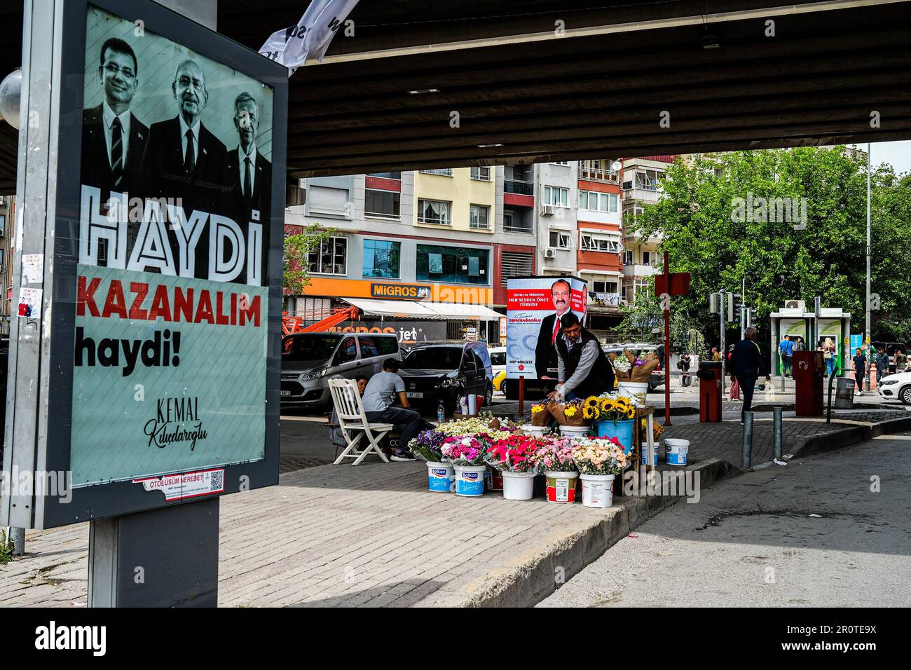 Izmir, Türkei. 09. Mai 2023. Hinter dem Poster von Kemal Kilicdaroglu, Bürgermeister von ...