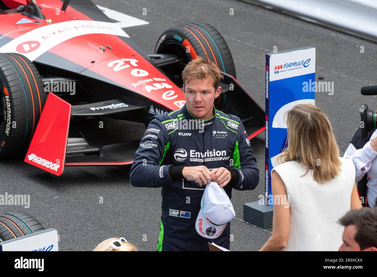 Rennsieger Nick Cassidy (Envision Racing Team) reagiert auf die Presse ...