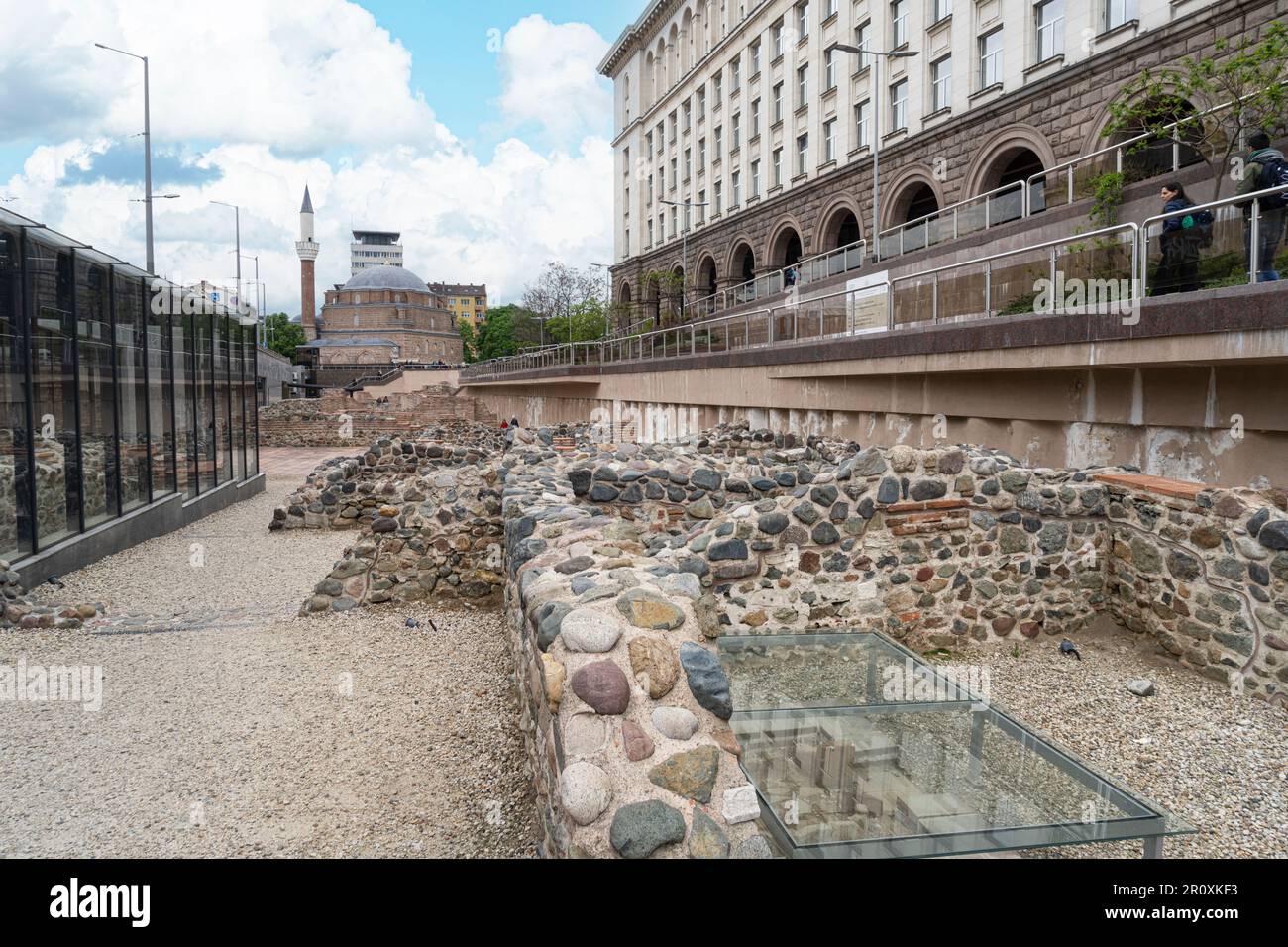 Sofia, Bulgarien. Mai 2023. Außenansicht der antiken Ruinen in der ...