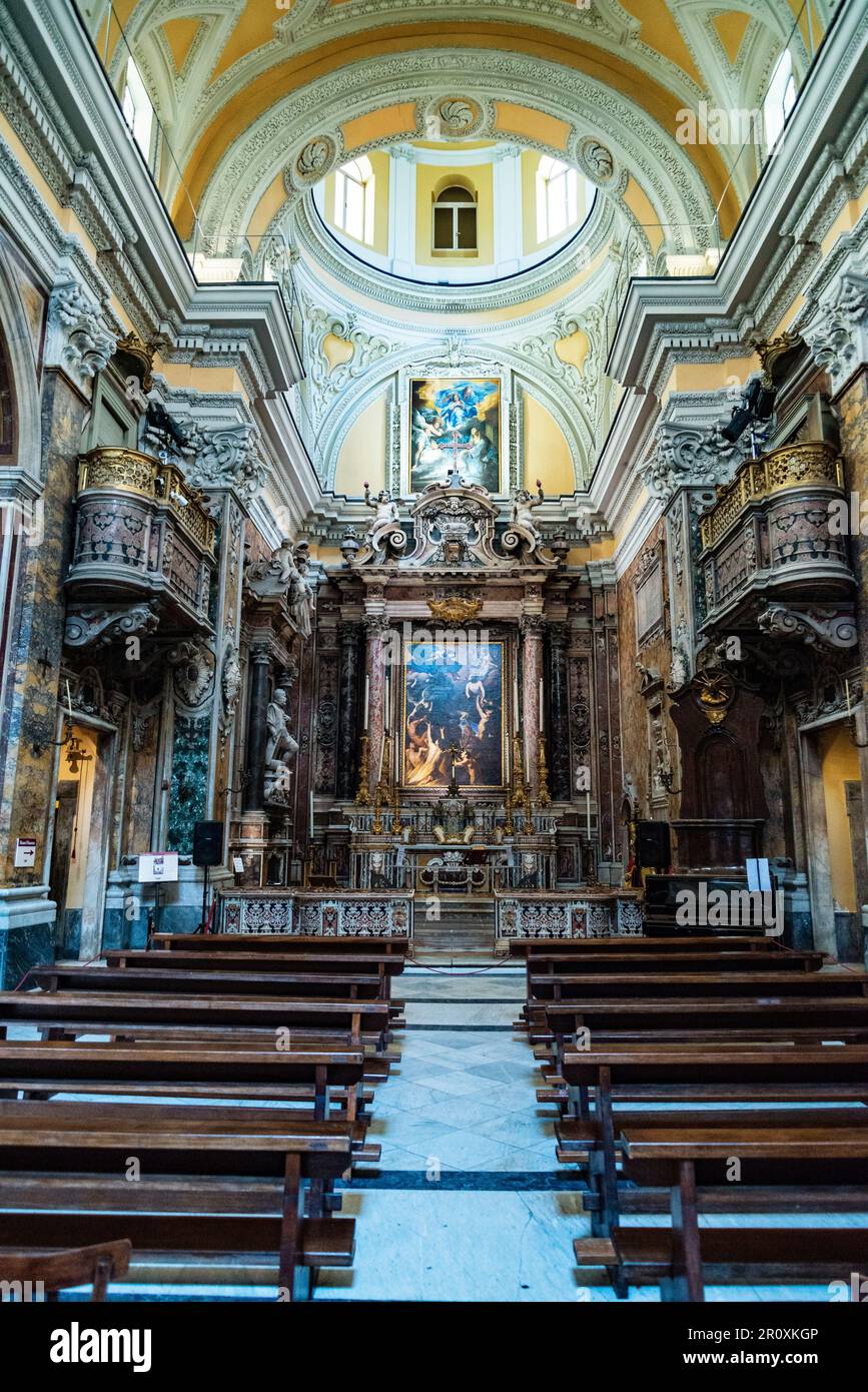 Innenräume der Kirche Purgatorio ad Arco oder Santa Maria delle Anime ...