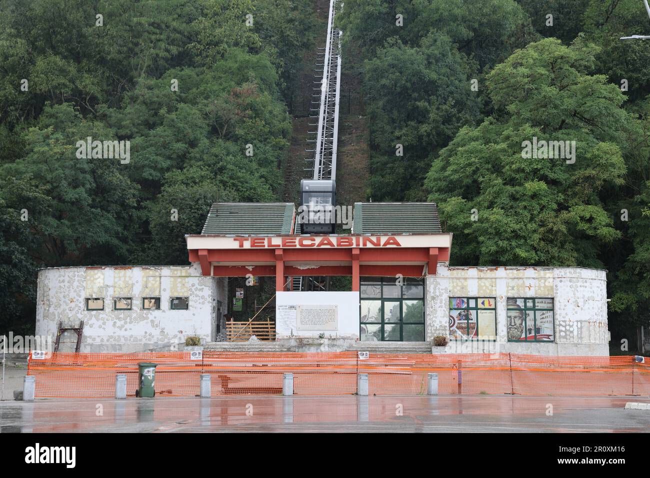 Untere Station der Standseilbahn (Seilbahn, Telecabina Deva) in ...