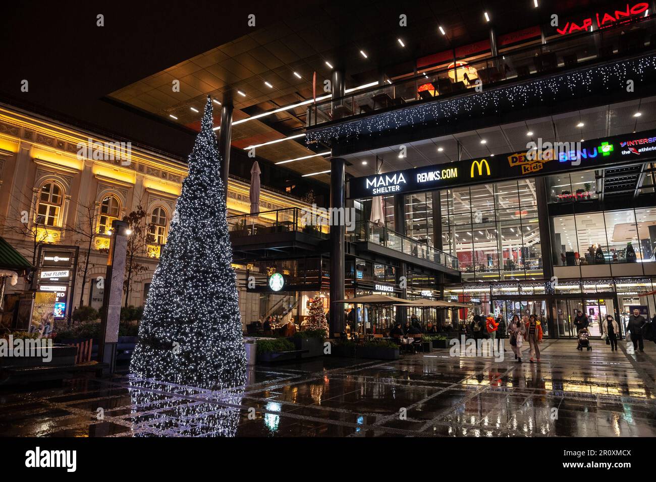 Bild vom belgrader weihnachtsmarkt vor dem Rajiceva Einkaufszentrum bei ...