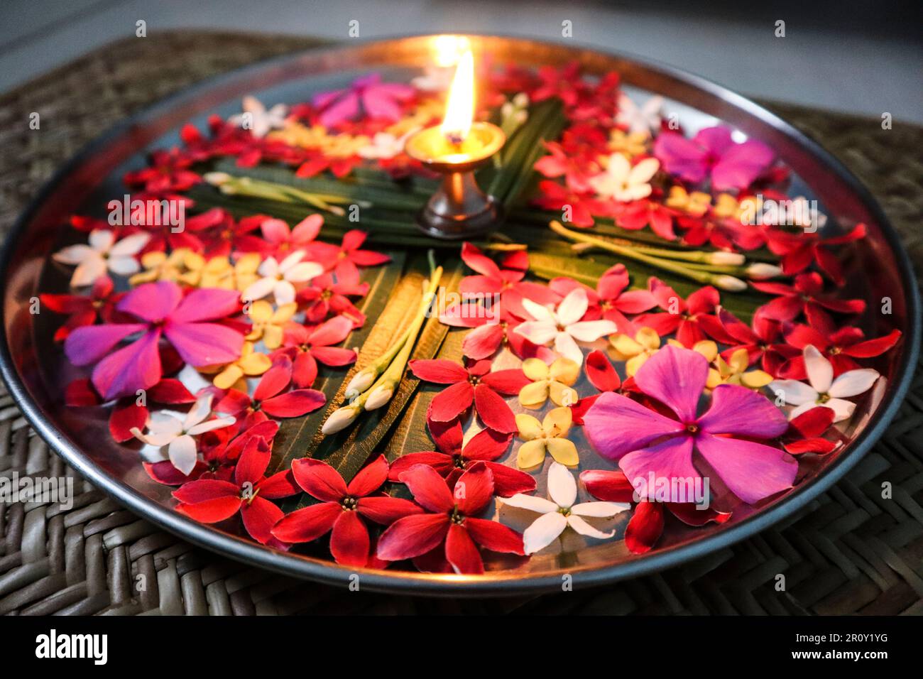 Puja ki thali -Fotos und -Bildmaterial in hoher Auflösung – Alamy