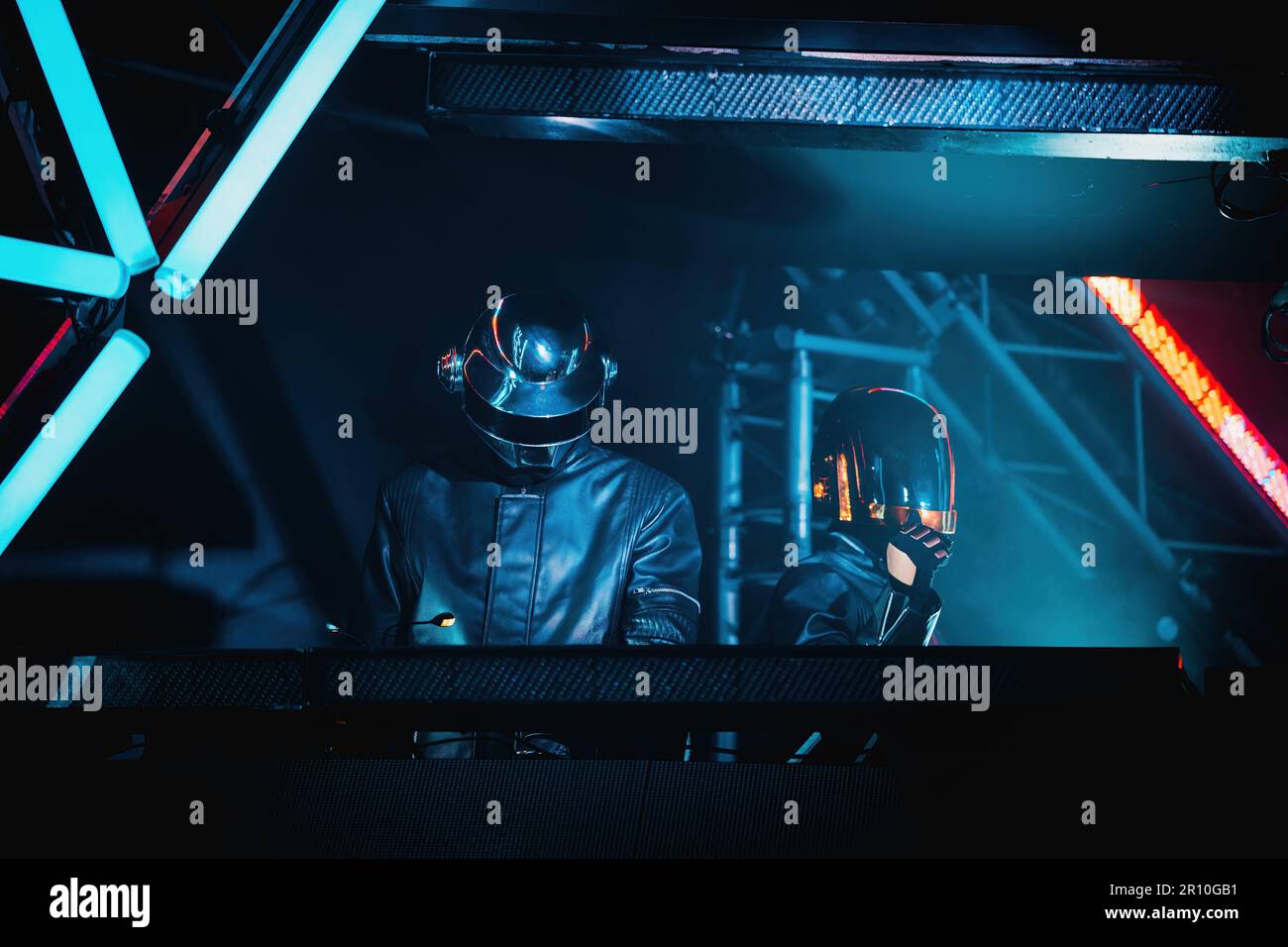 BARCELONA - 30. MÄRZ: Daft Punk Tribute Band Robot Rock Alive tritt auf ...