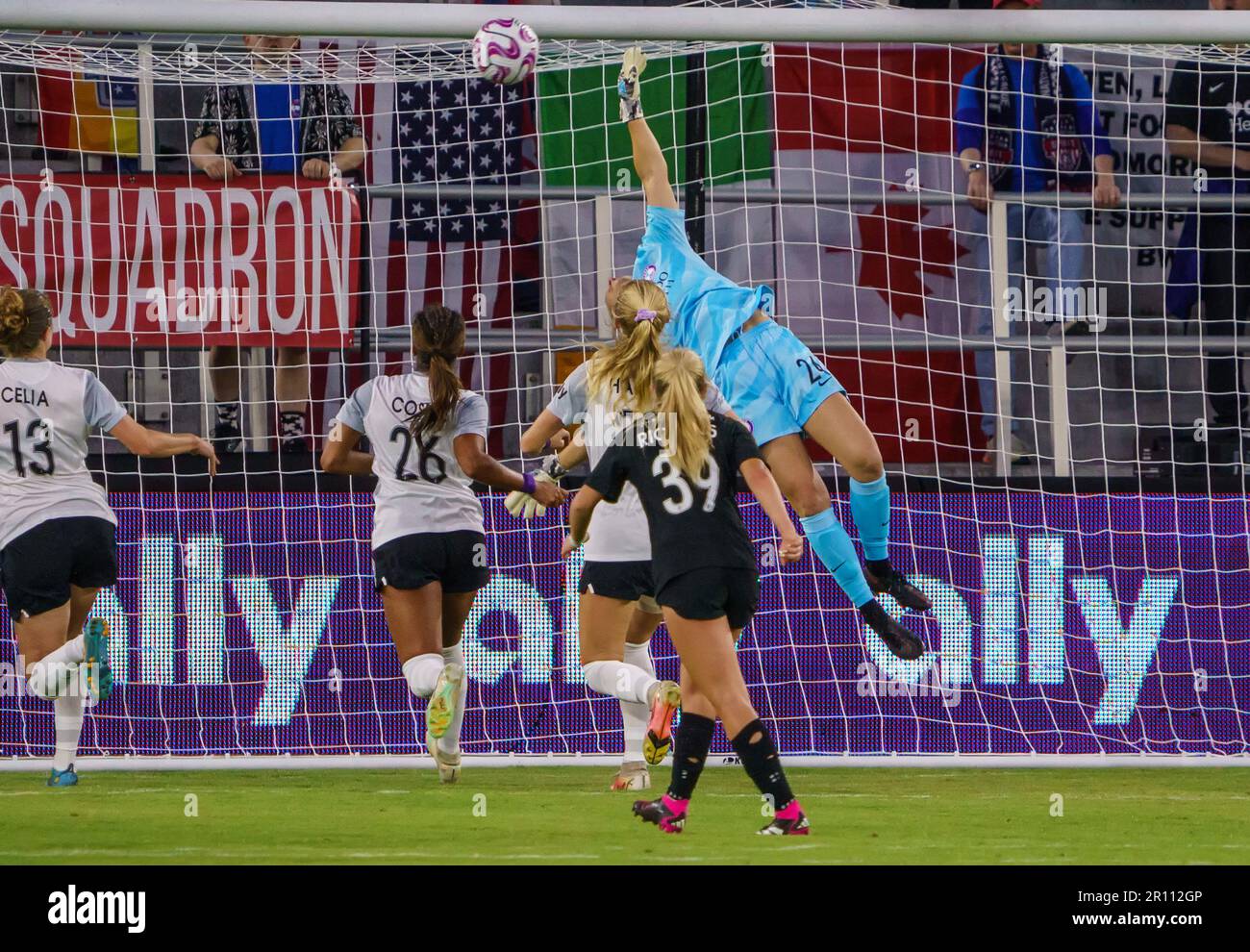 Torwart freistoß -Fotos und -Bildmaterial in hoher Auflösung – Alamy