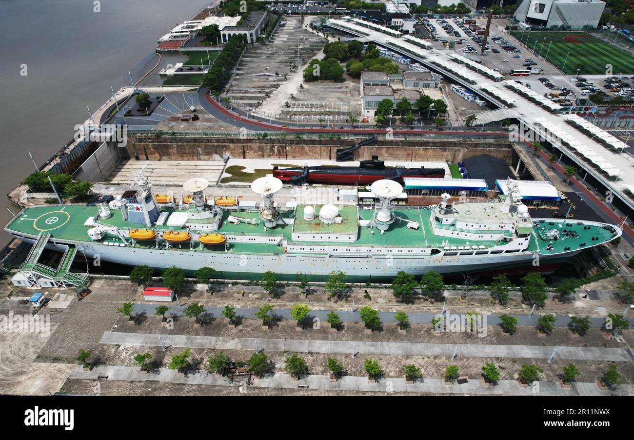 SHANGHAI, CHINA - 10. MAI 2023 - das Yuanwang-1-Schiff wird in Dock 2 ...