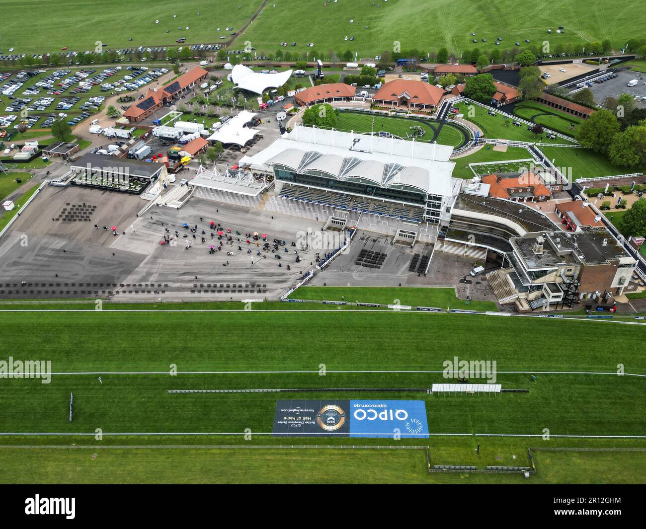 Ein Blick auf die Rennbahn Rowley Mile am dritten Tag des QIPCO Guineas ...