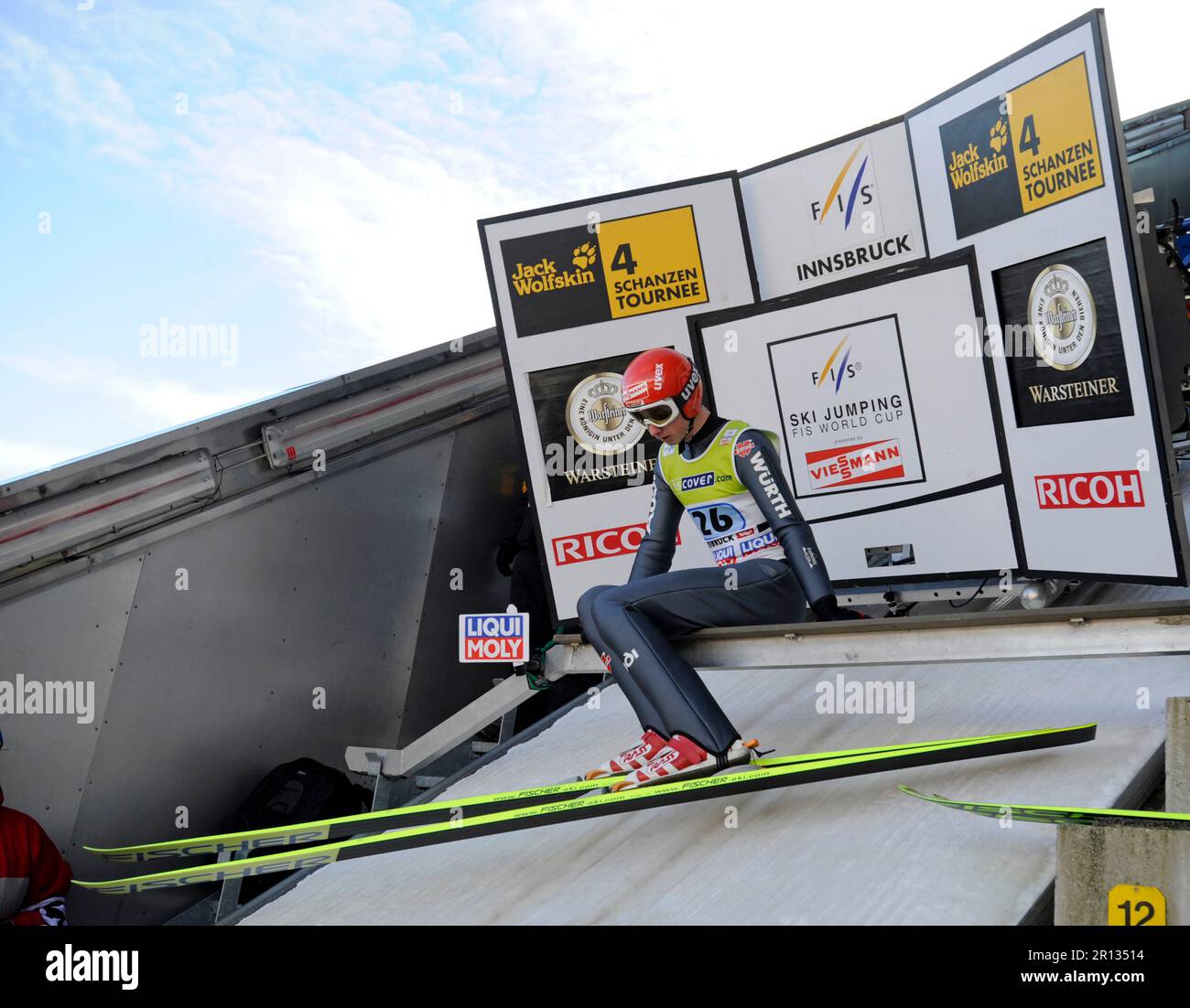 Felix Schoft, Aktion sitzt auf dem Absprungbalken. 4 Schanzen-Tournee ...