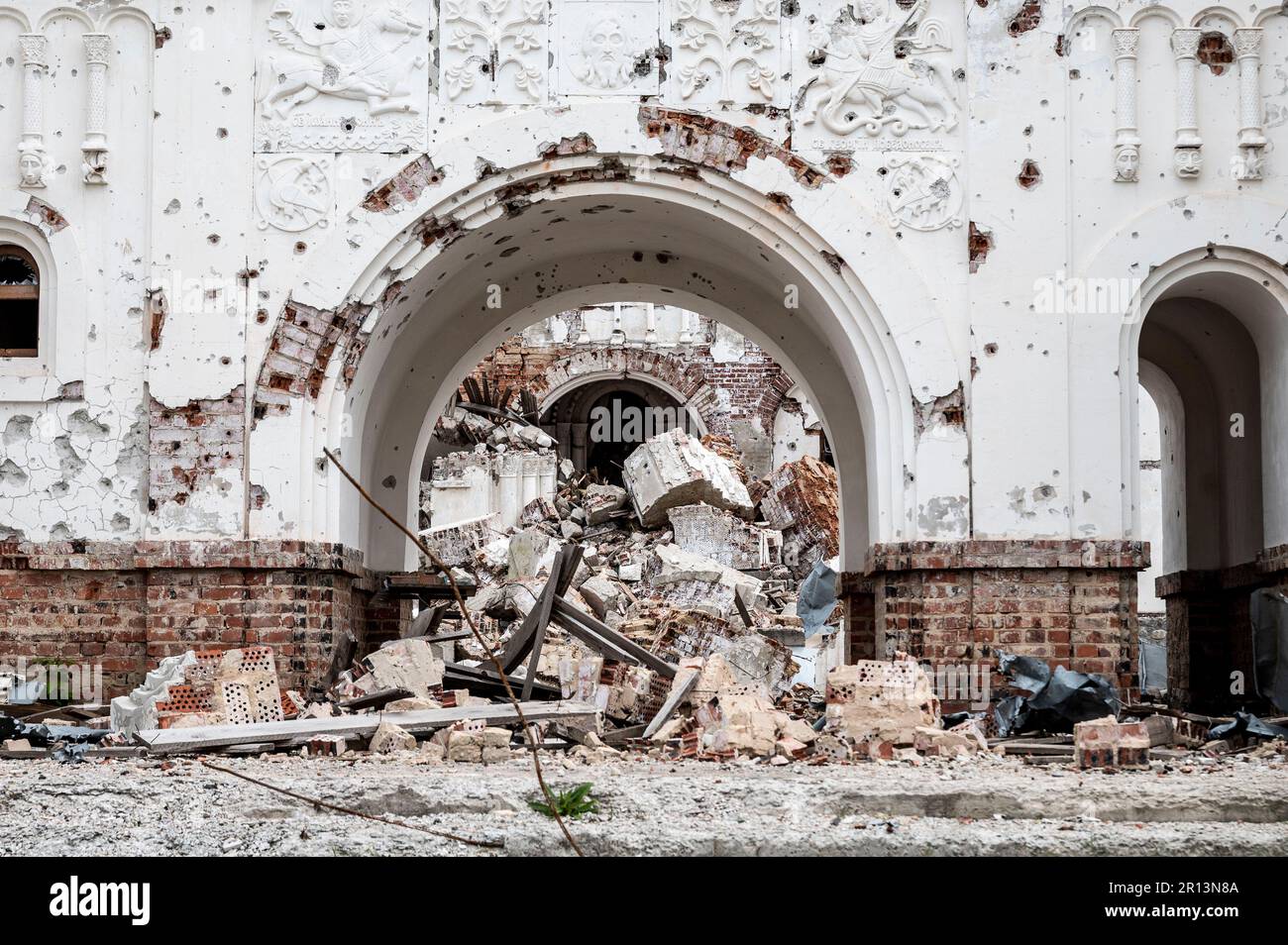 8. Mai 2023, Dolyna, Donezk Oblast, Ukraine: Ein zerstörtes Kloster in ...