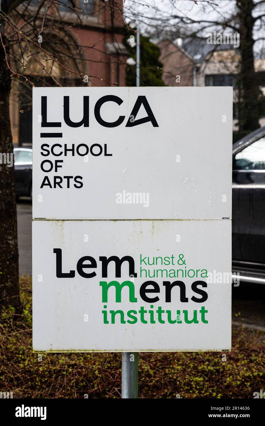 Leuven, Flämische Region Brabant, Belgien - 1. April 2023 - Schild und ...