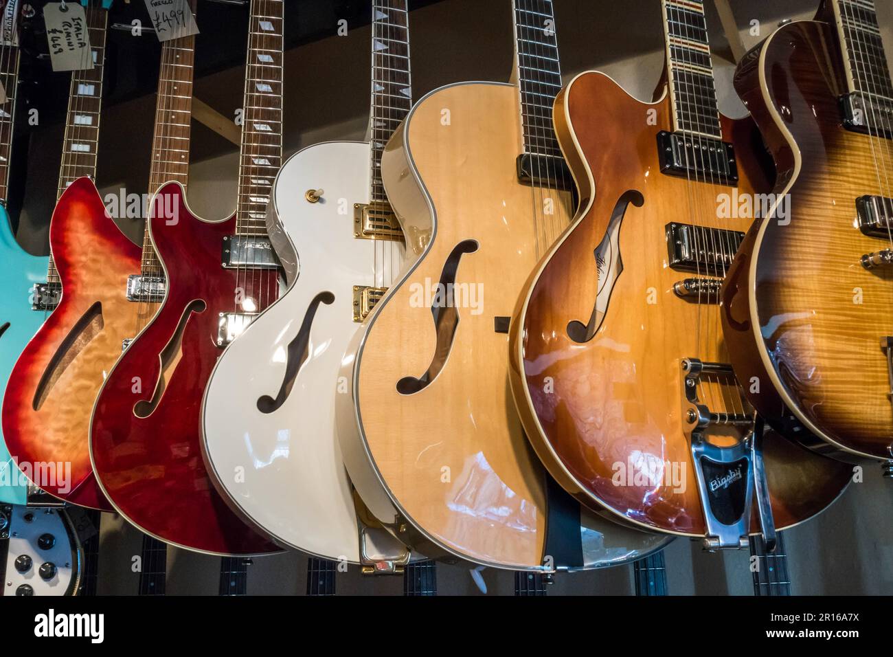 Werkzeughandel auf dem display -Fotos und -Bildmaterial in hoher ...