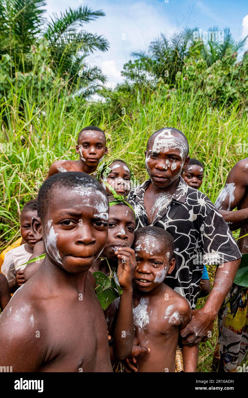 Pygmy boy -Fotos und -Bildmaterial in hoher Auflösung – Alamy