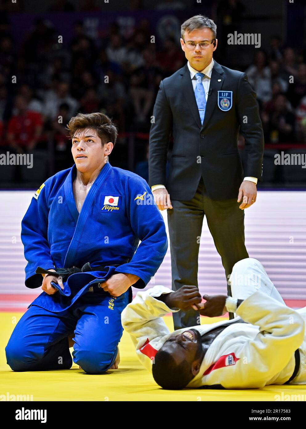 Doha. 11. Mai 2023. Murao Sanshiro (L) aus Japan reagiert, nachdem er ...