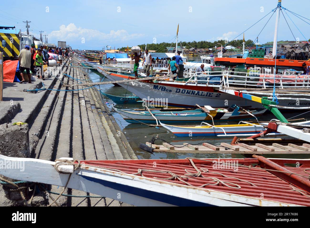 Die Philippinen, Samar Island, Calbayog: Eine bunte Mischung aus ...