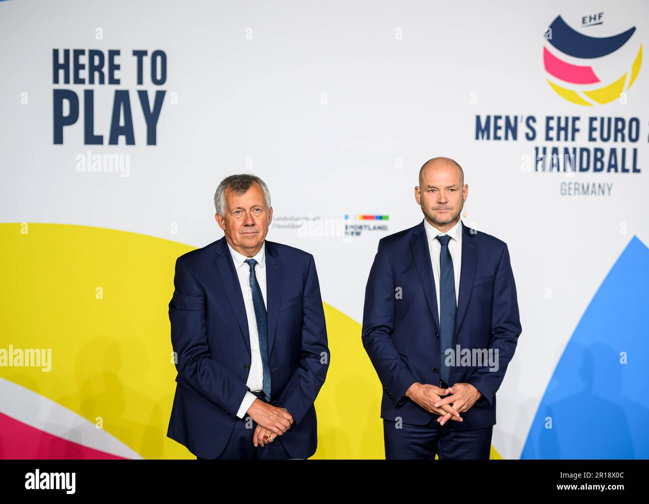 Links nach rechts Michael WIEDERER (Präsident EHF), Martin HAUSLEITNER ...