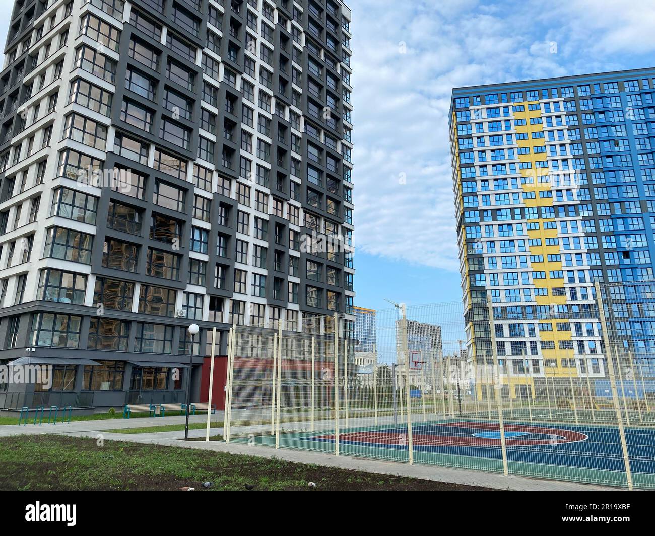 Neue Gebäude Neue Gebäude. Moderne Entwicklung einer Großstadt mit ...