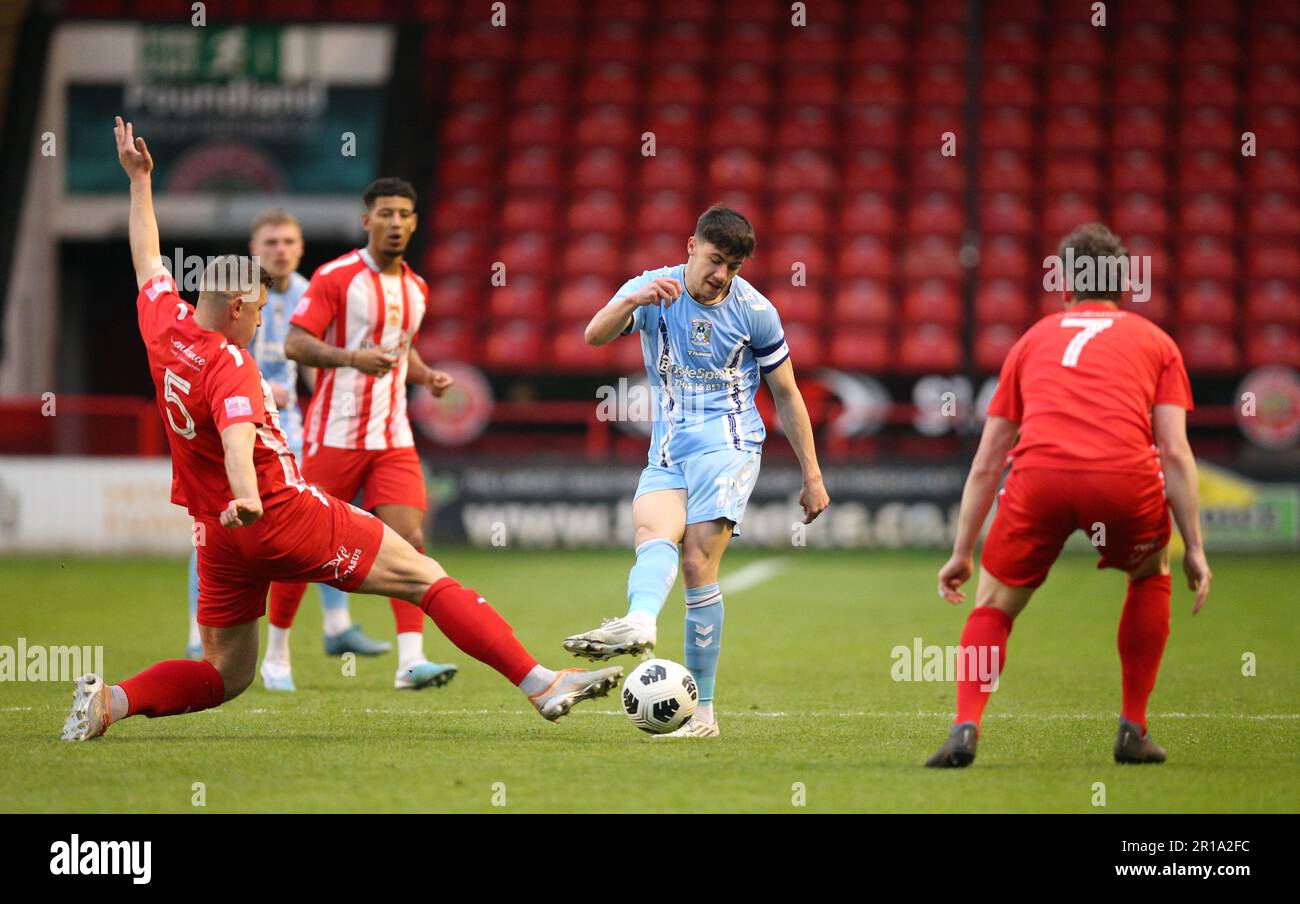 Der Marco Rus von Coventry City wird während des Finales des Birmingham ...