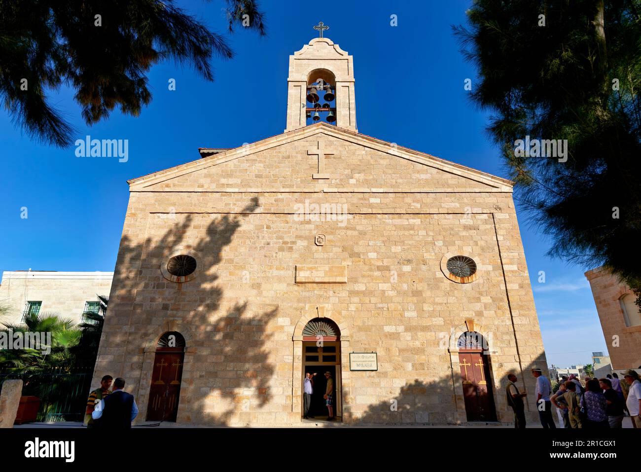 Jordanien. Madaba. Die griechisch-orthodoxe Basilika St. Georg, die ...