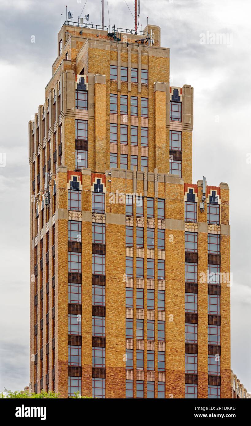 Das State Tower Building, ein Wahrzeichen von Syrakus, verfügt über ...