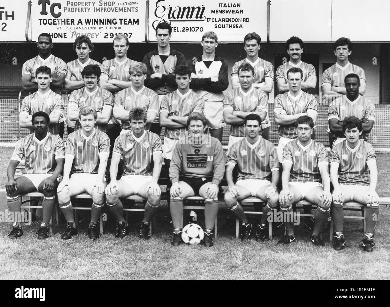 PORTSMOUTH EINHEIT 1987. HINTERE REIHE, L NACH R. NOEL BLAKE, MICK ...