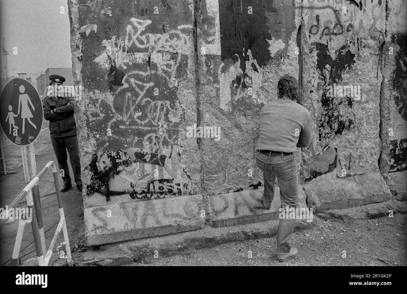 Wachposten berlin -Fotos und -Bildmaterial in hoher Auflösung – Alamy