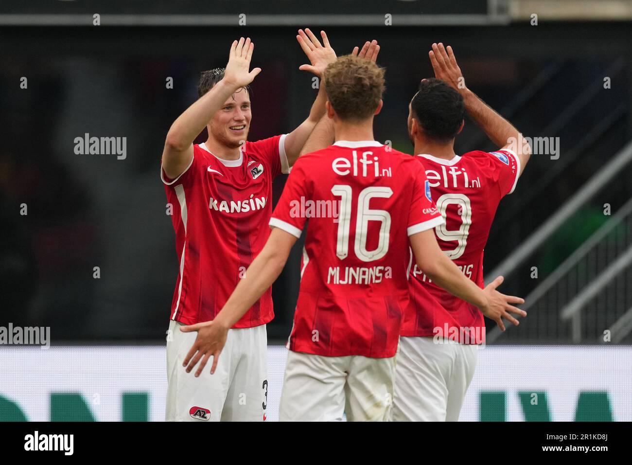 ALKMAAR - Sam Beukema von AZ Alkmaar (l) feiert die 4-0. Weltmeisterschaft während des ...