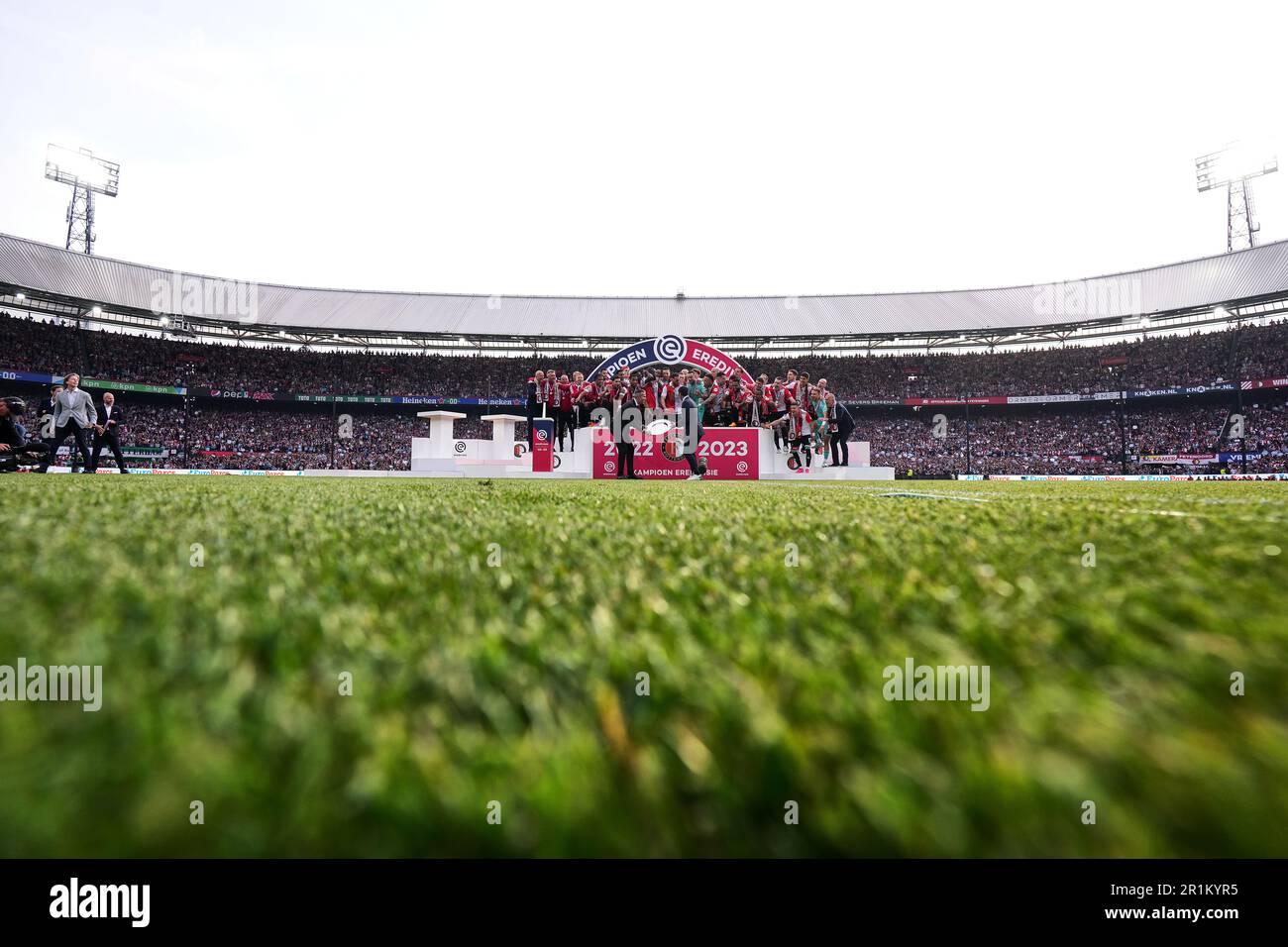 Robin van persie von feyenoord -Fotos und -Bildmaterial in hoher ...