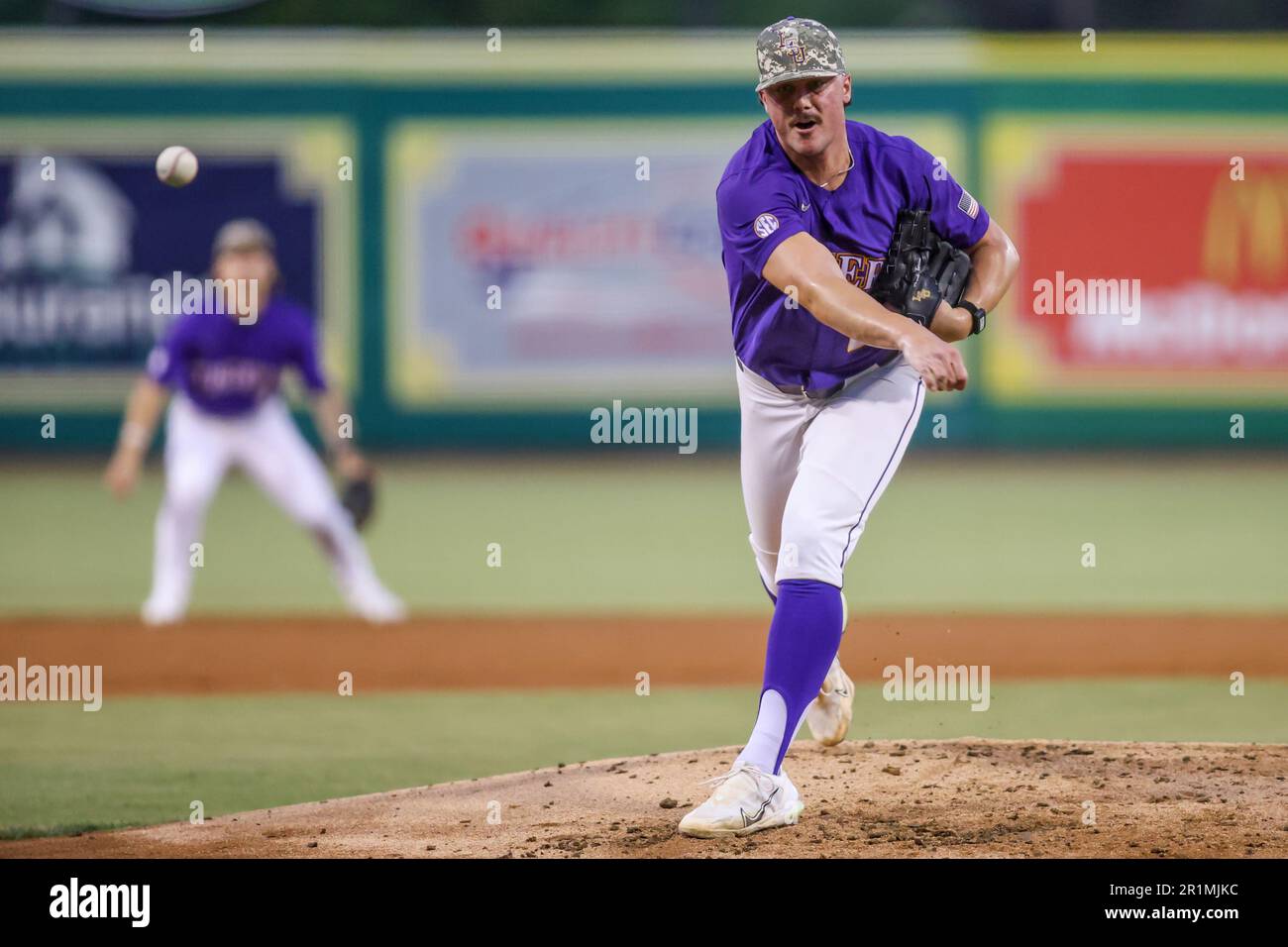 12. Mai 2023: Der LSU-Pitcher Paul Skenes (20) liefert während der NCAA ...
