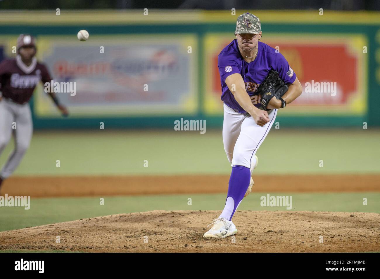 12. Mai 2023: Der LSU-Pitcher Paul Skenes (20) liefert während der NCAA ...