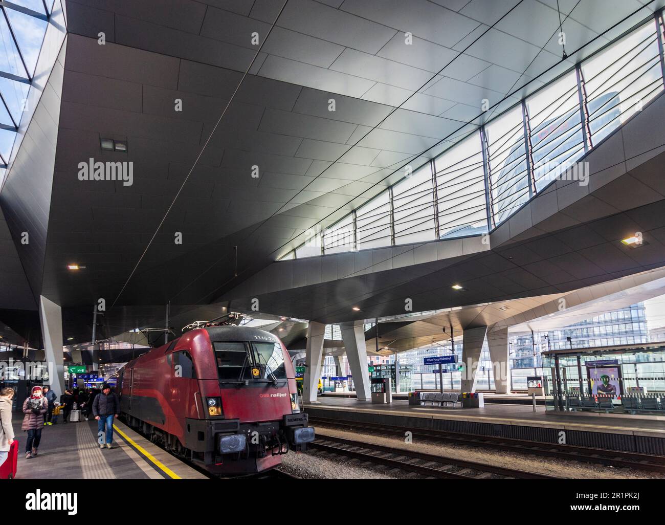 Wien, Hauptbahnhof Wien Hauptbahnhof, ÖBB-Zug 10. Favoriten, Wien ...