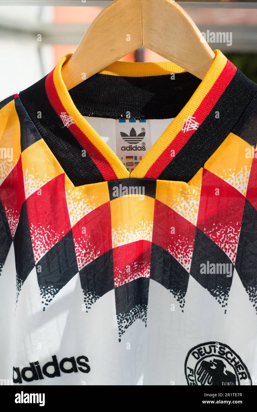 Balon adidas -Fotos und -Bildmaterial in hoher Auflösung – Alamy