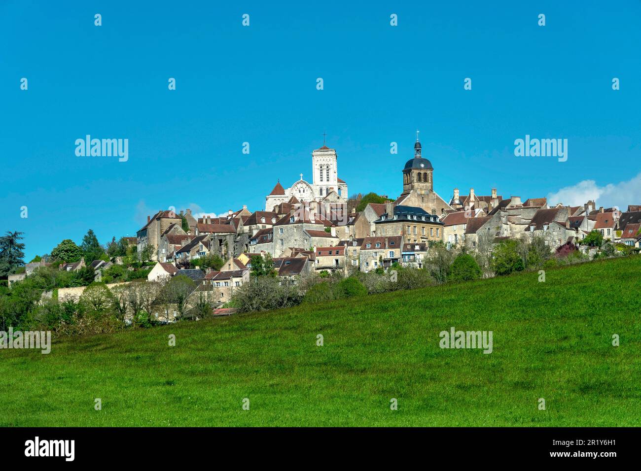 Vezelay beschriftete Les Plus Beaux Villages de France. UNESCO ...
