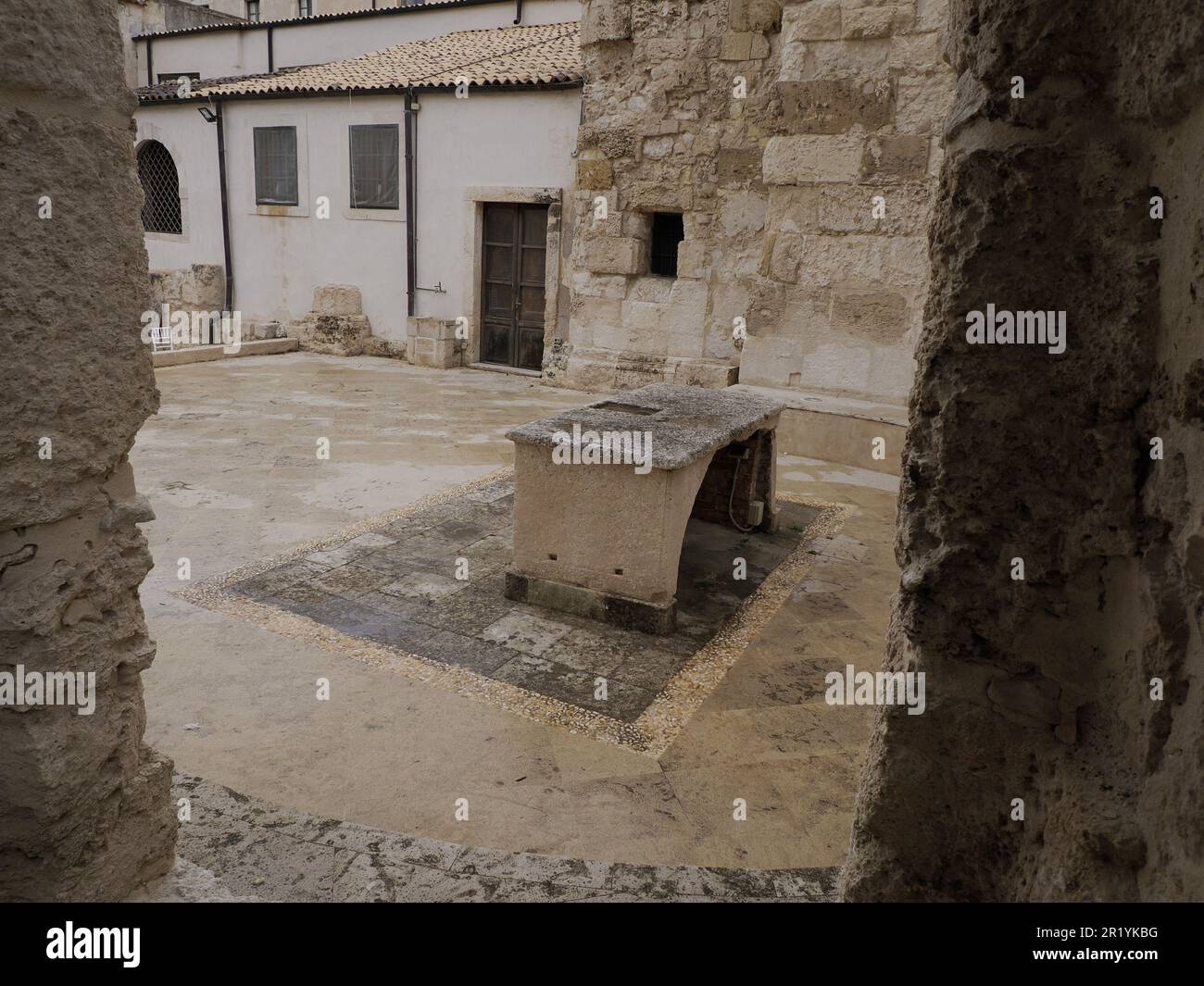 Catacombs of st giovanni -Fotos und -Bildmaterial in hoher Auflösung ...