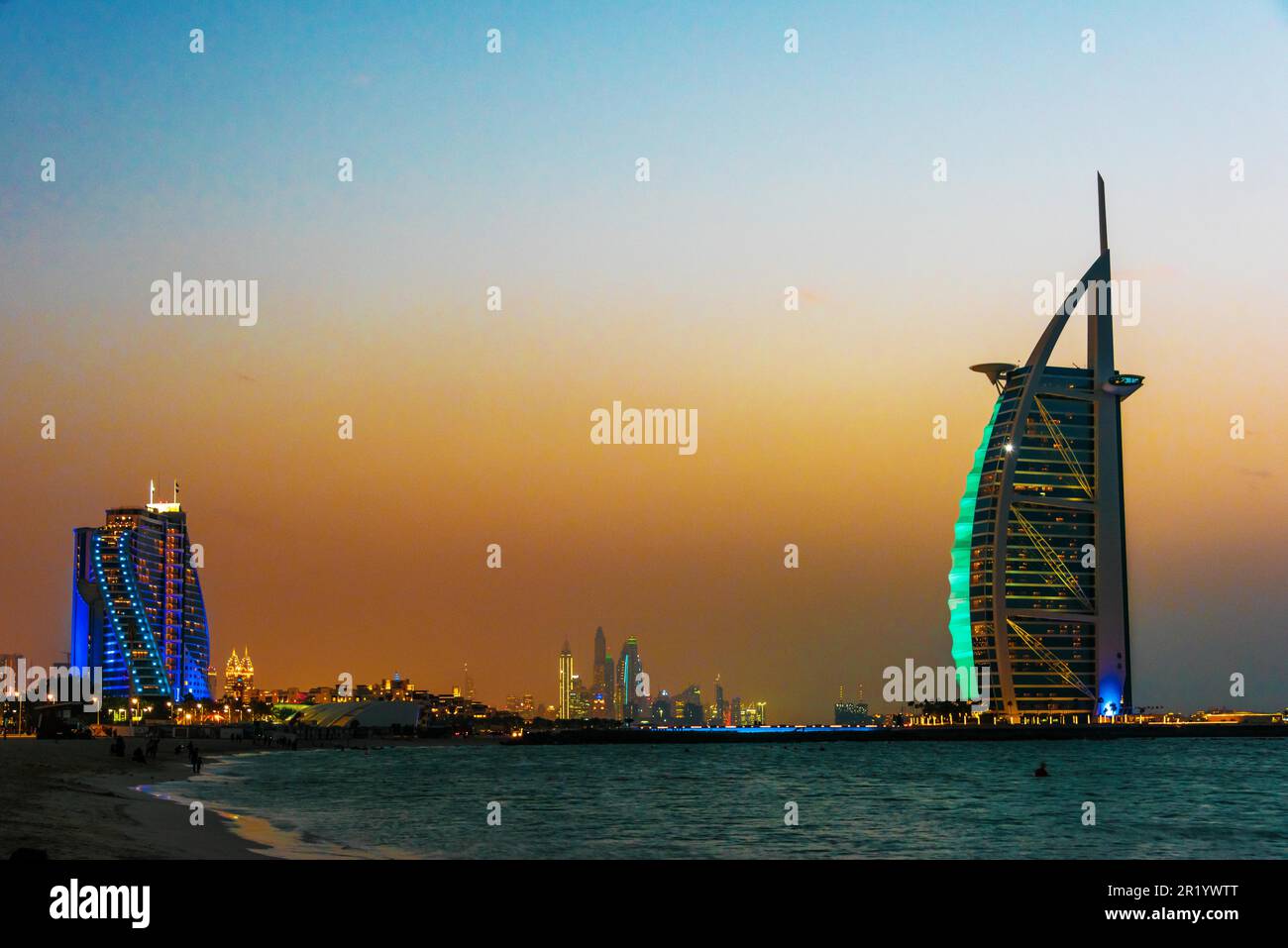 Burj al arab tower arabs -Fotos und -Bildmaterial in hoher Auflösung ...