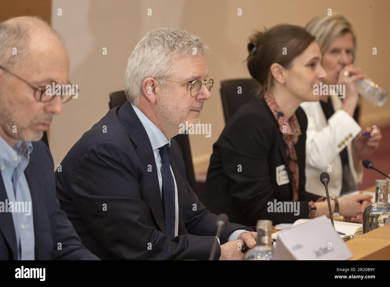 Jos Donvil, Ad-Interim-CEO von Bpost Philippe Dartienne, Bpost-Vorstandsvorsitzender Audrey ...