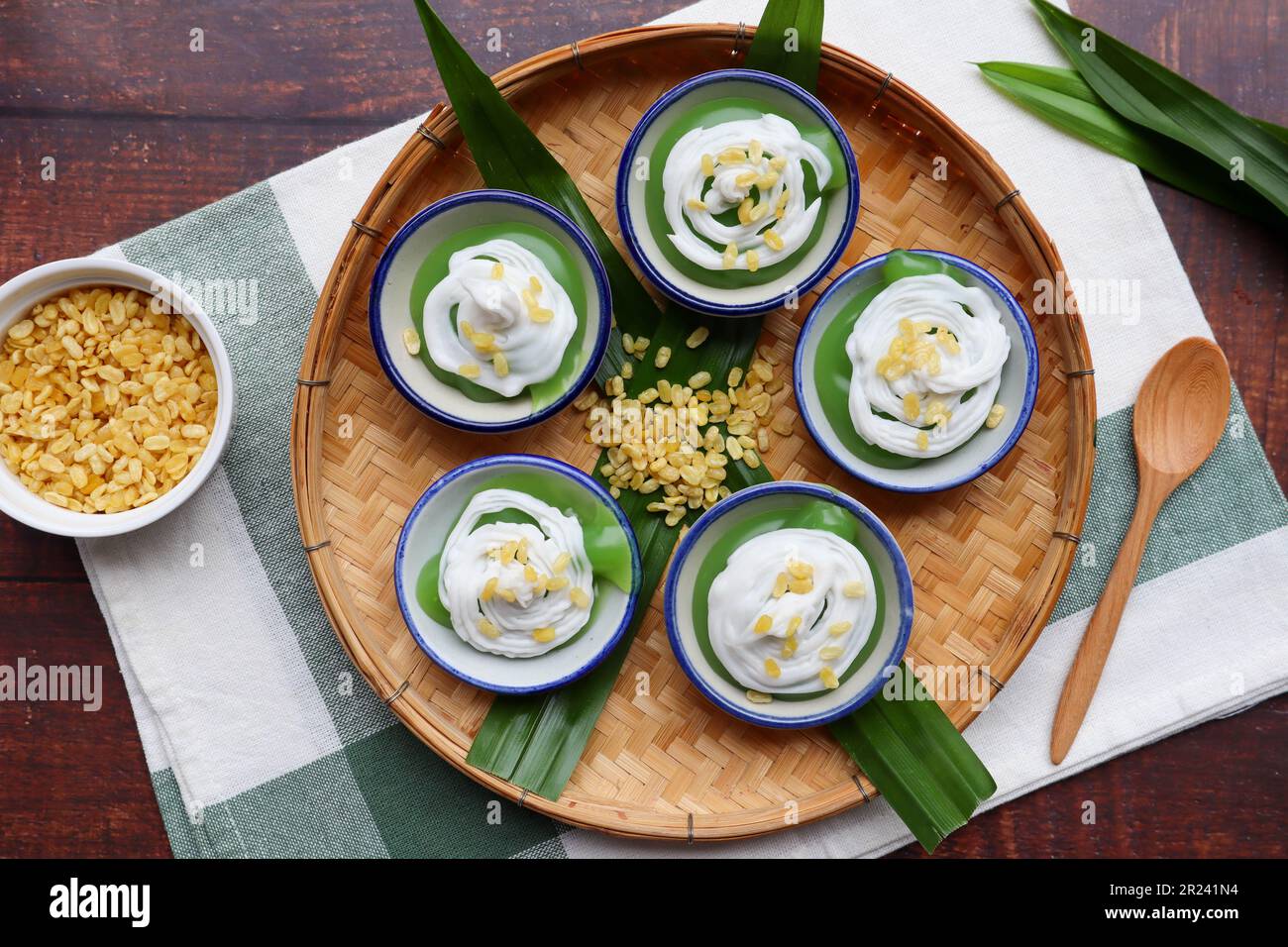 Reismehl mit pandan geschmack -Fotos und -Bildmaterial in hoher ...