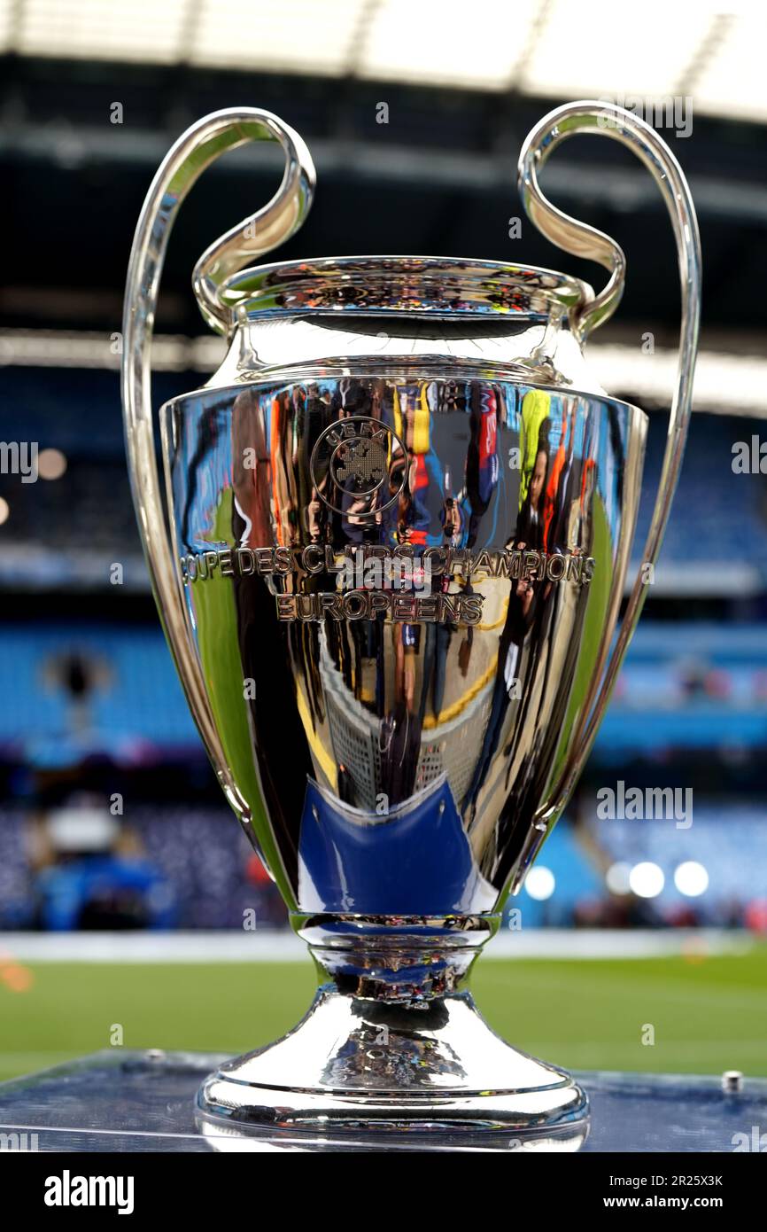 Die Trophäe der UEFA Champions League wird vor dem Halbfinale der UEFA ...