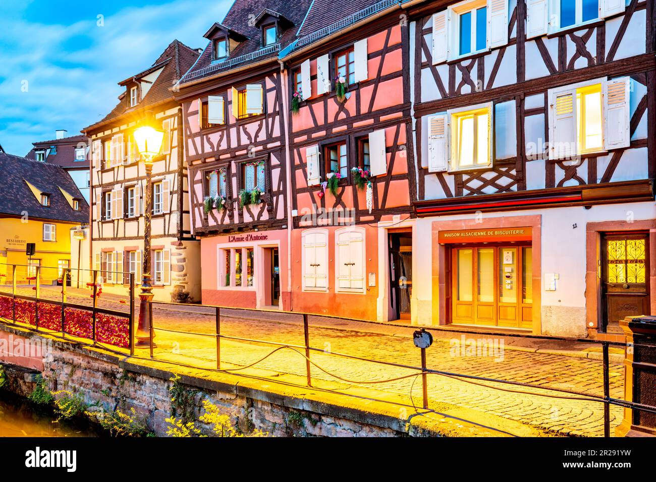 Abendlichter in Colmar, Elsass, Frankreich Stockfotografie - Alamy