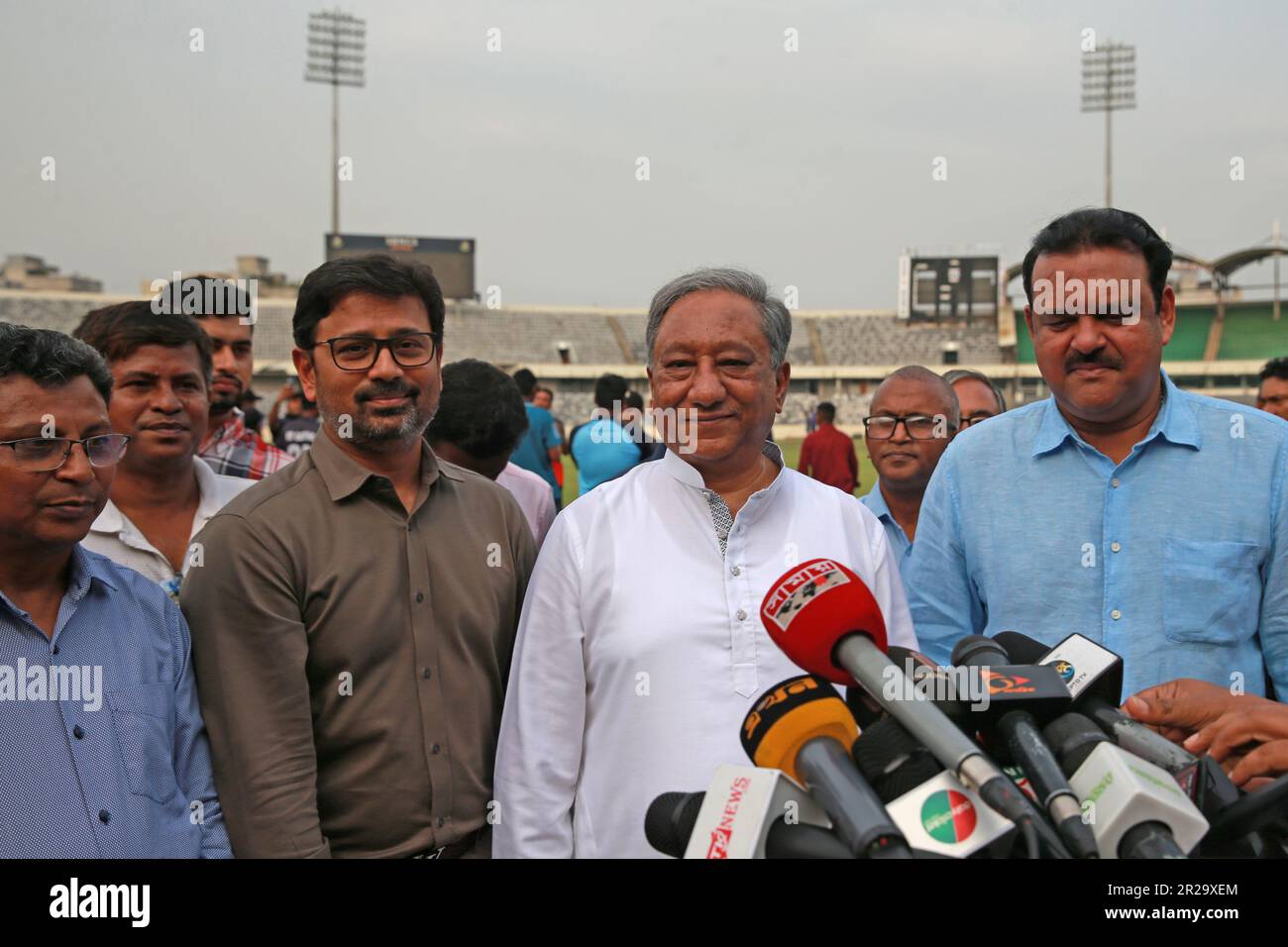 BCB-Präsident Nazmul Hasan, Abgeordneter, spricht mit Journalisten nach ...