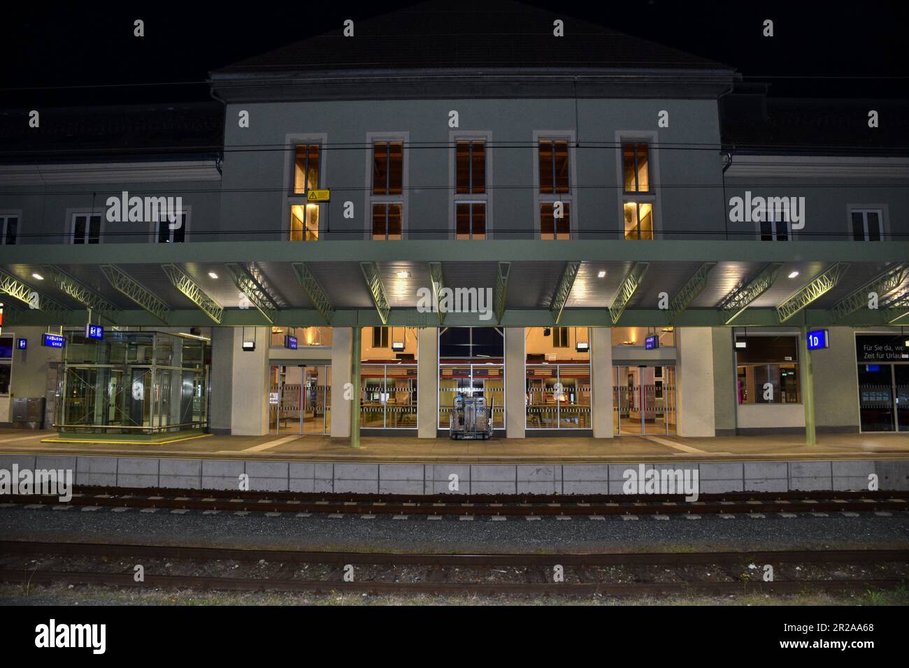 Villach, Bahnhof, Schild, Information, Stationsname, Orientierung ...