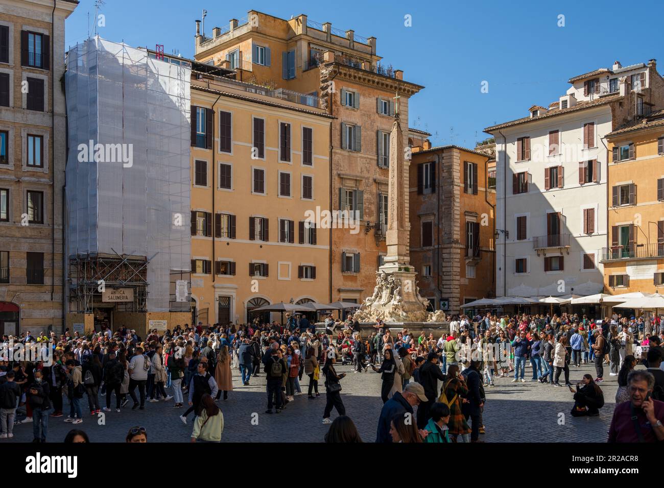 Rom, Italien, März 2023 die Piazza della Rotonda am Pantheon mit der ... Rom, Italien, März 2023 die Piazza della Rotonda am Pantheon mit der ...