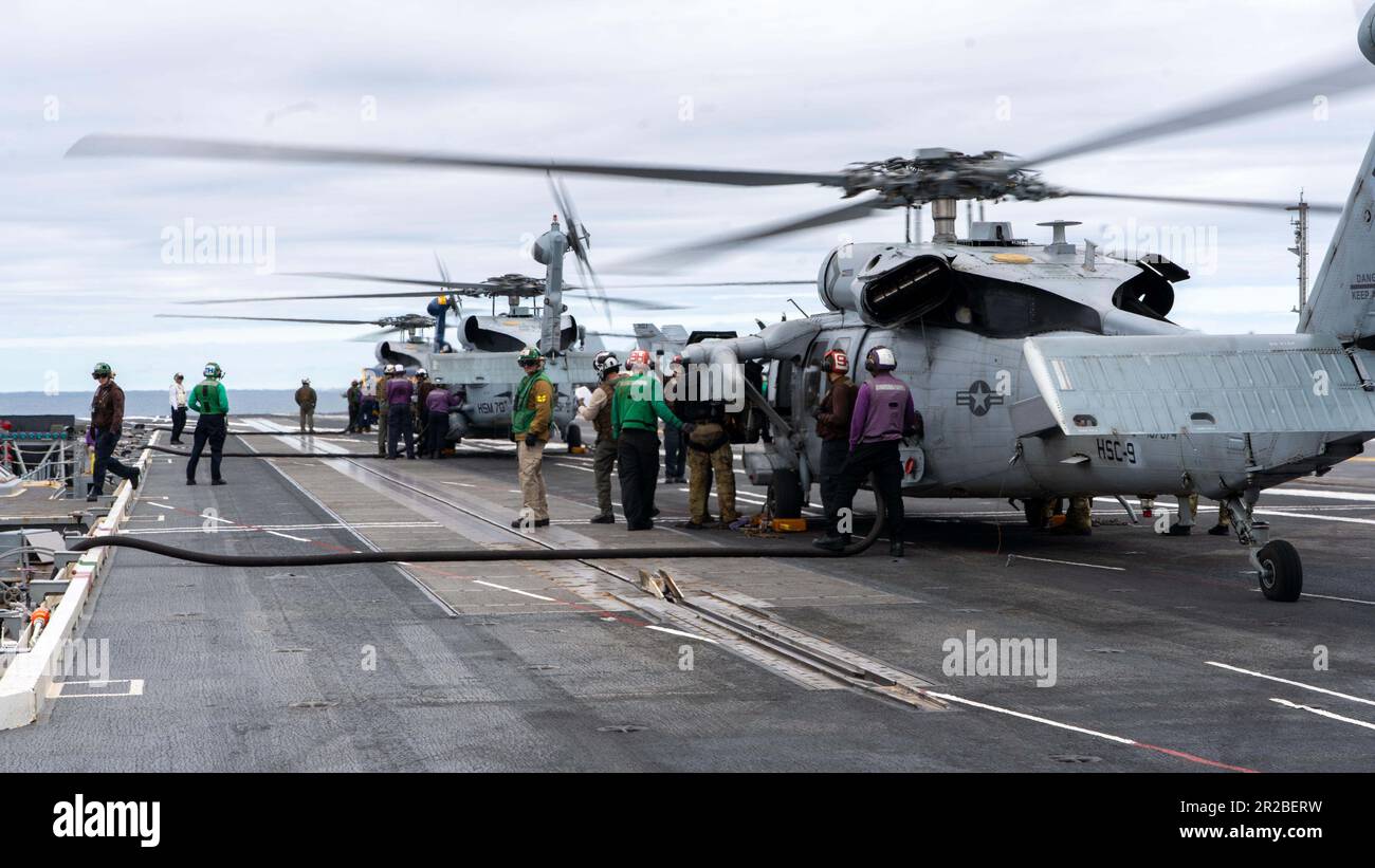 Ein MH-60R Sea Hawk, angeschlossen an die „Spartaner“ des Helicopter ...