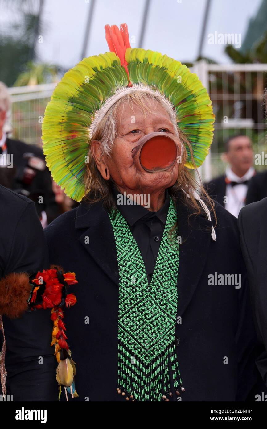 Raoni Metuktire poses for photographers upon arrival at the premiere of ...