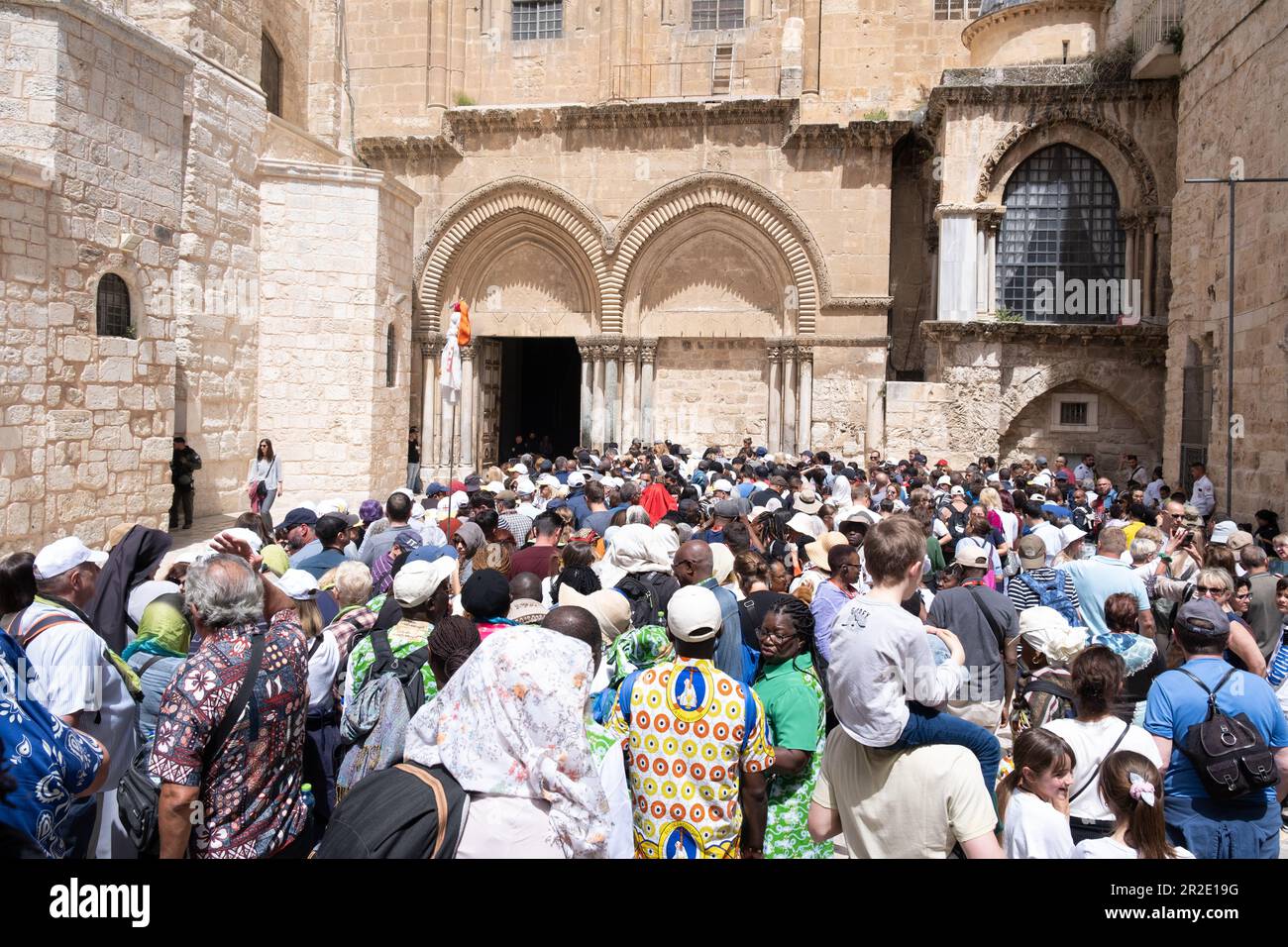 Jerusalem, Israel - 10. April 2023. Die Menge von Touristen und Pilgern ...