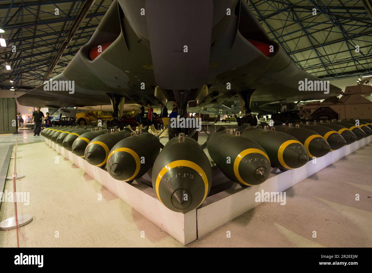 Avro Vulcan B2 Bomber und Nutzlast im RAF Museum in London Stockfotografie - Alamy
