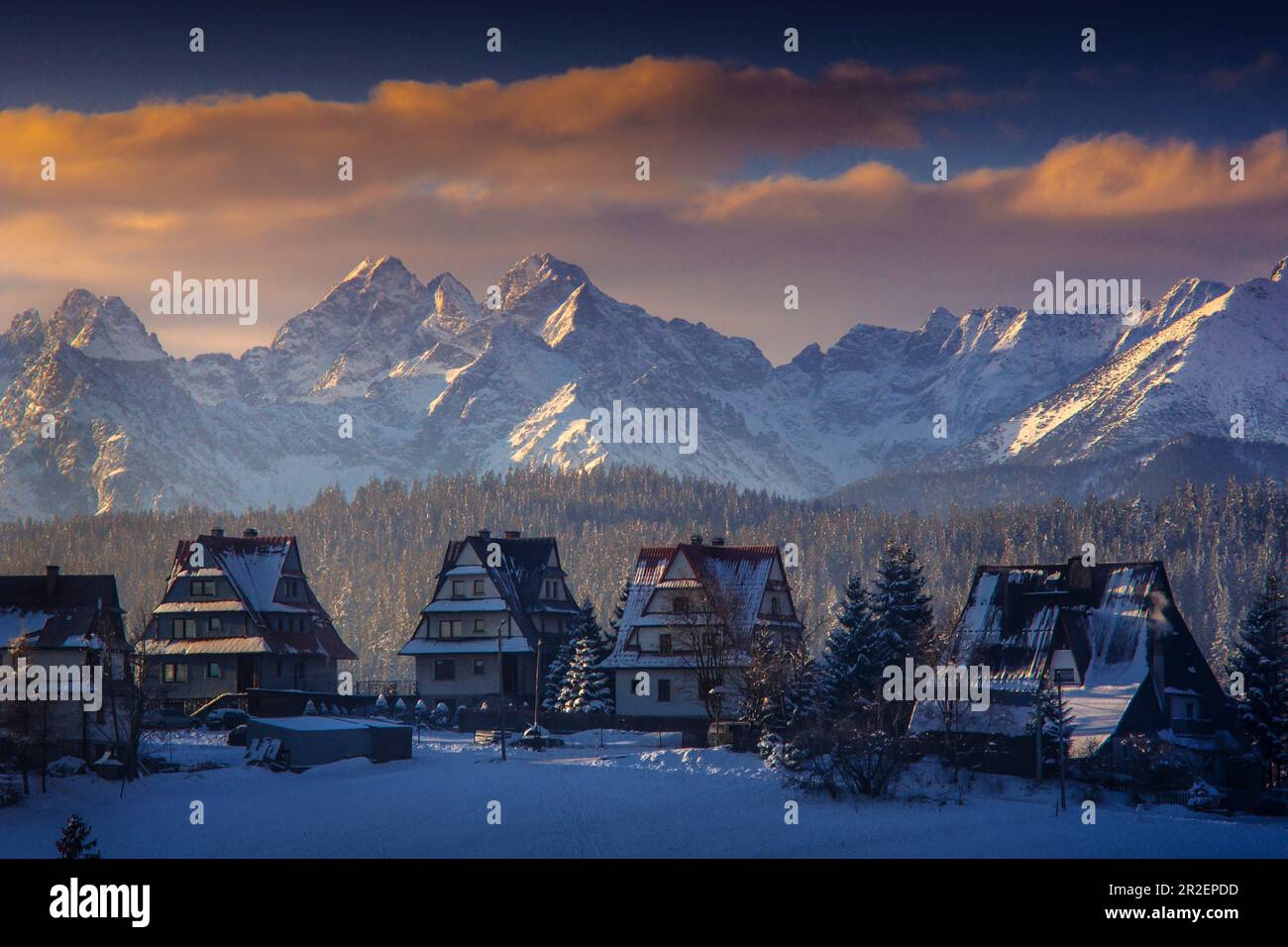 Das Tatra-Gebirge, die Tatra oder die Tatra (polnisch: Tatry) ist eine ...
