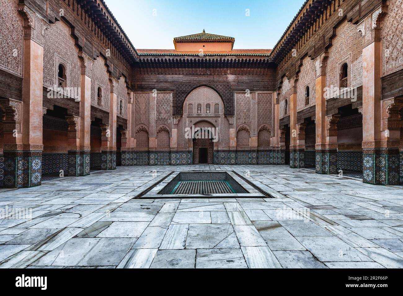Die alte islamische Koranschule Ben Youssef Medersa in der Medina von ...