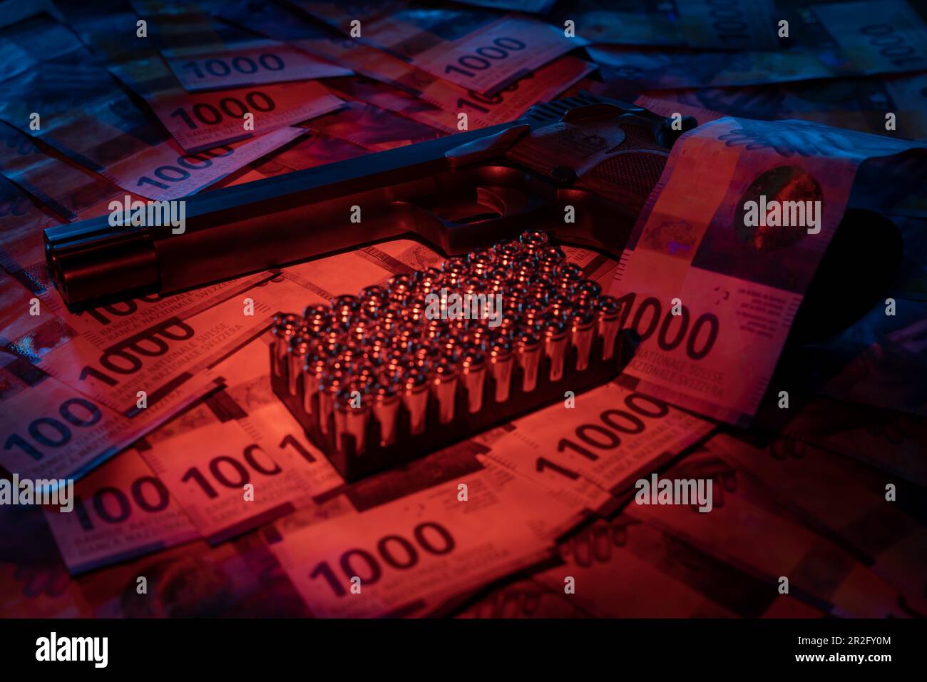 Elegante halbautomatische 9mm-Pistole mit Schweizer Helvetia-Symbol auf ...