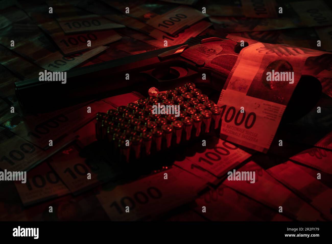 Elegante halbautomatische 9mm-Pistole mit Schweizer Helvetia-Symbol auf ...